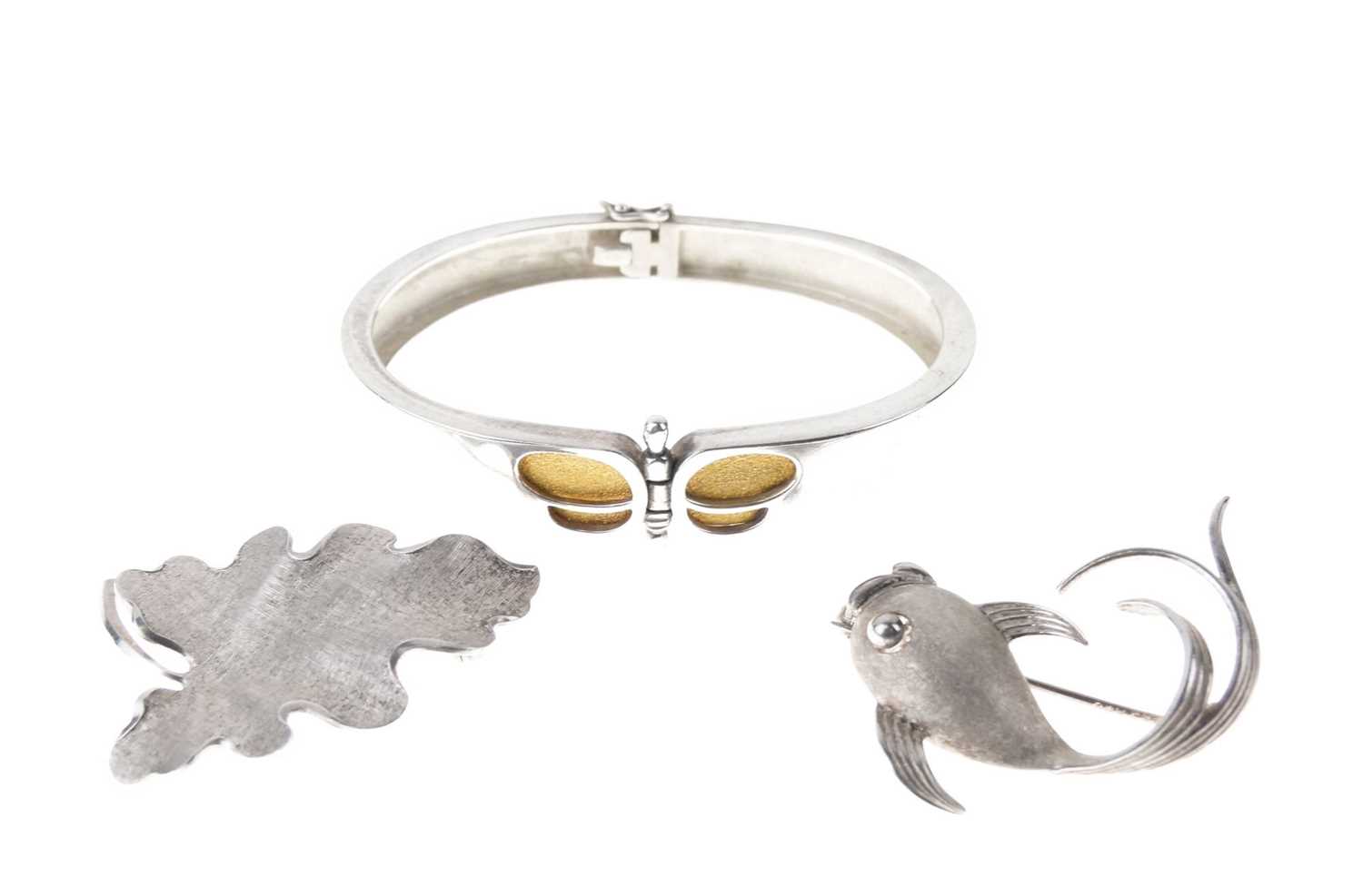 Lot 40 - Relo silver hinged bangle, post 1975