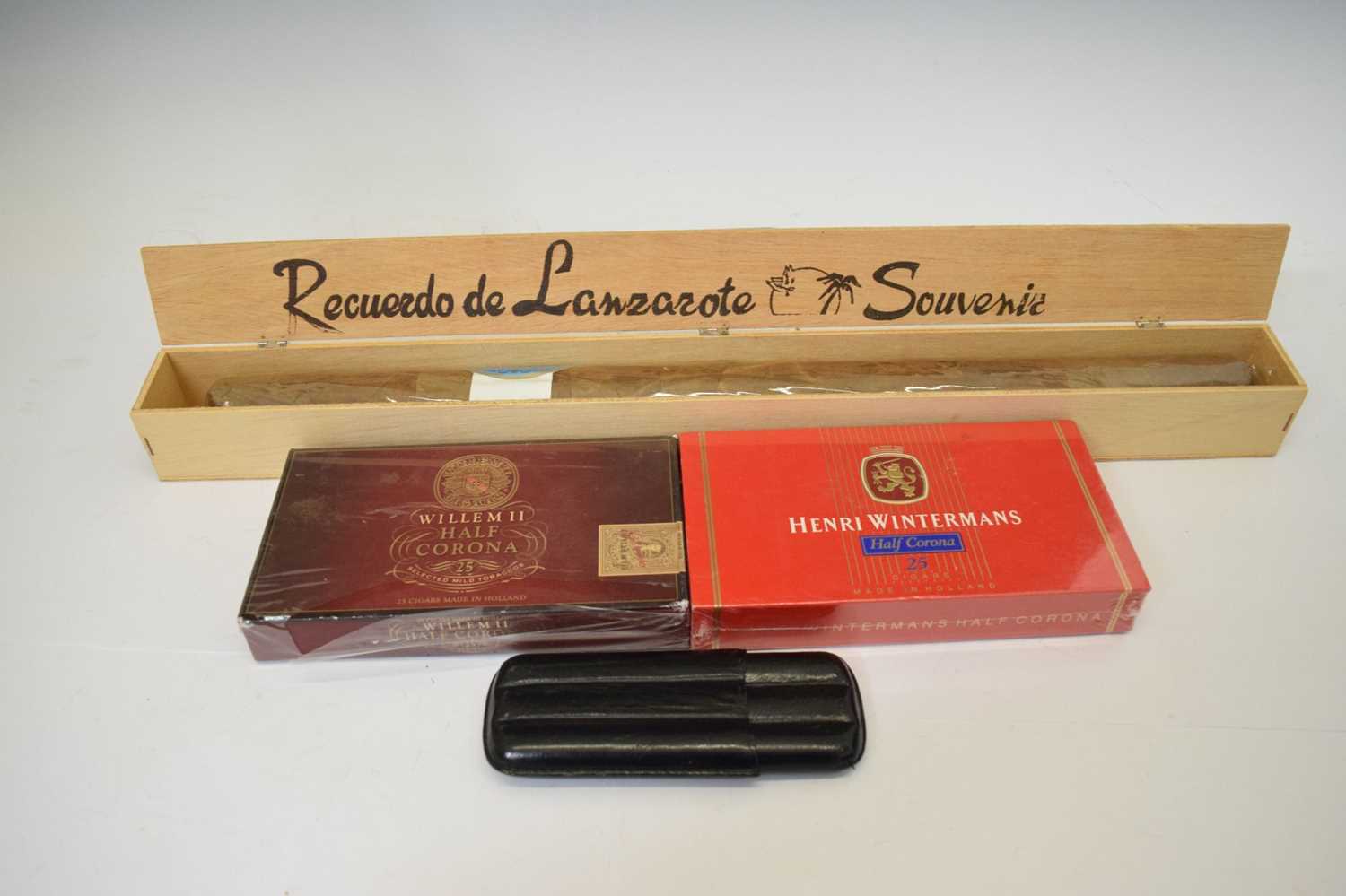 Lot 357 - Quantity of cigars to include Henri