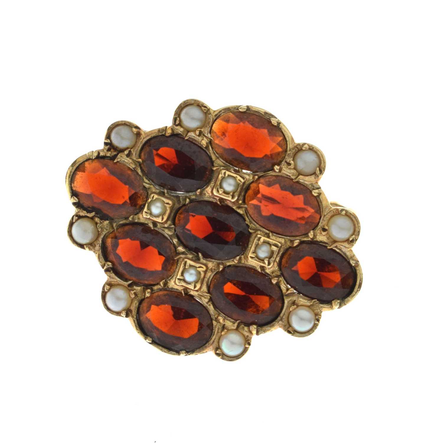 Lot 124 - Garnet and seed pearl 9ct gold brooch